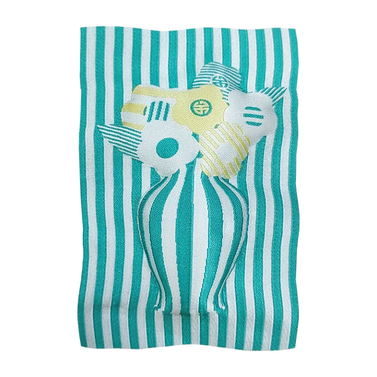 What is the difference between a satin label and a woven label - Golden ...