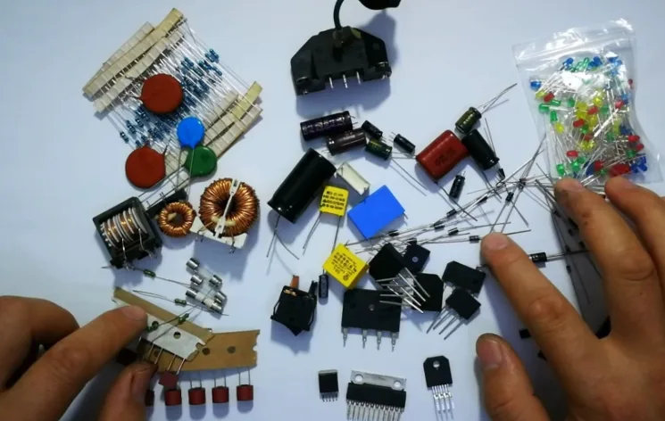 How to Select the Right PCB Components
